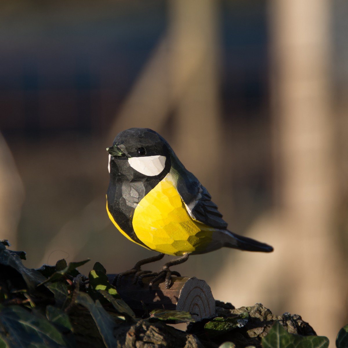 Musvit - håndskåret træfigur - fugle figurer - Blåbær Gårdbutik